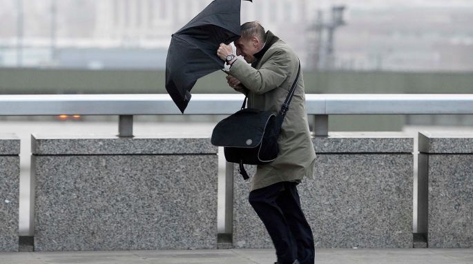 Nederland maakt zich op voor een zeer onstuimige dag; storm, regen en ...