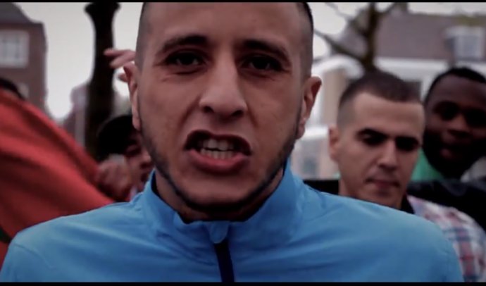 Rapper Ismo maakt zich schuldig aan discriminatie, veroordeeld tot ...